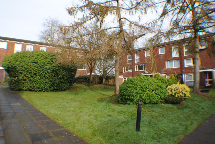 Sheldon Close, Reigate - 10035 - Move Revolution
