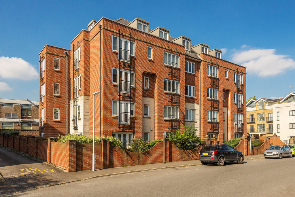 Garland Road, East Grinstead - 12764 - Move Revolution