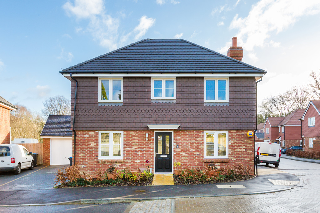 Bramble Way, Bramble Way, Crawley Down - 13854 - Move Revolution