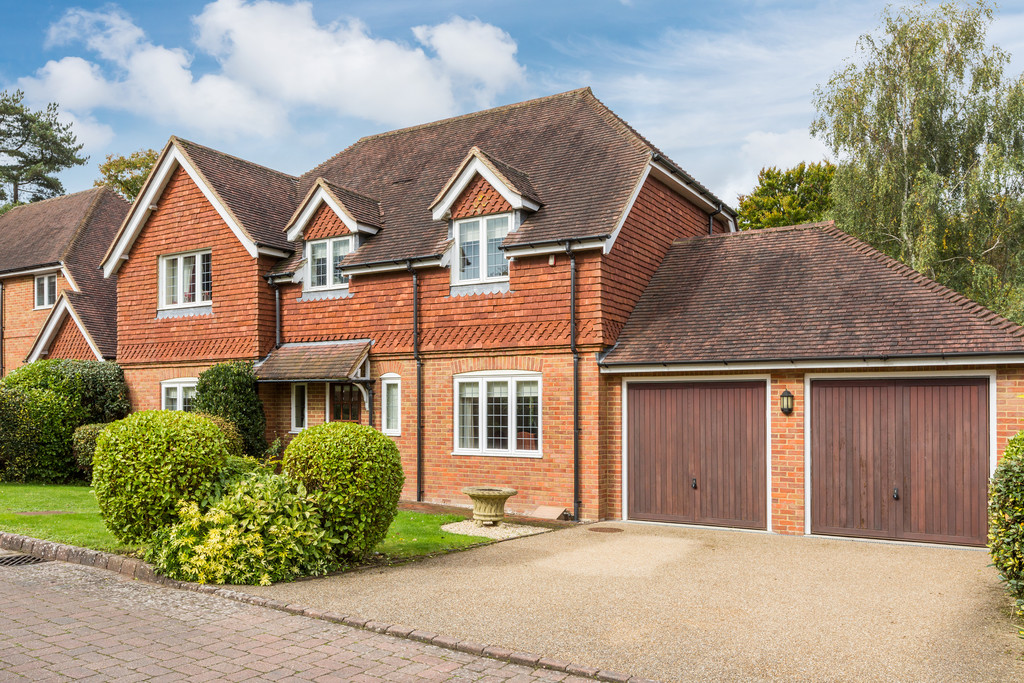 Hunters Gate, Hunters Gate, Redhill - 14987 - Move Revolution