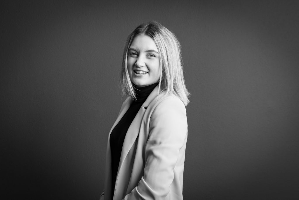 Ella Scott-4 - Move Revolution