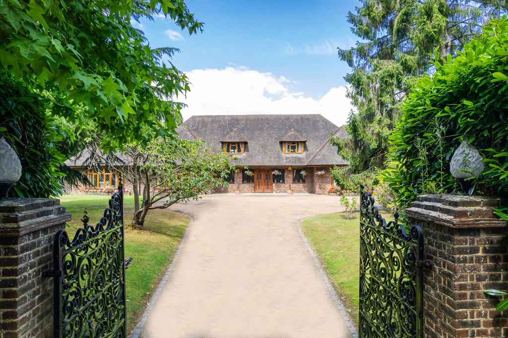 Exclusively Move Revolution Introduces Charwin - Move Revolution